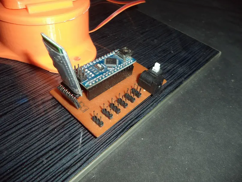 简单的机器人手臂项目使用arduino 电路图 工作视频 2022世界杯巴西能夺冠吗